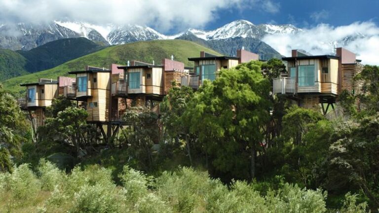 The 15 Best Luxury Treehouse Resorts Around the World | Treehousemap