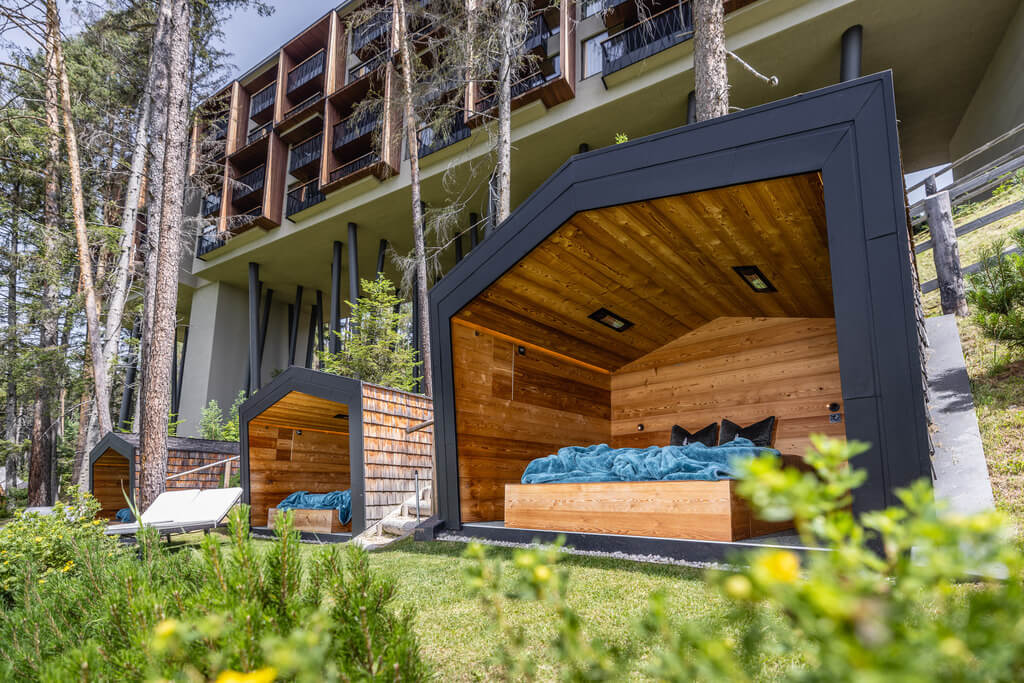 My Arbor Tree Hotel | Booking.com Treehouse Hotels, Luxury Treehouse ...